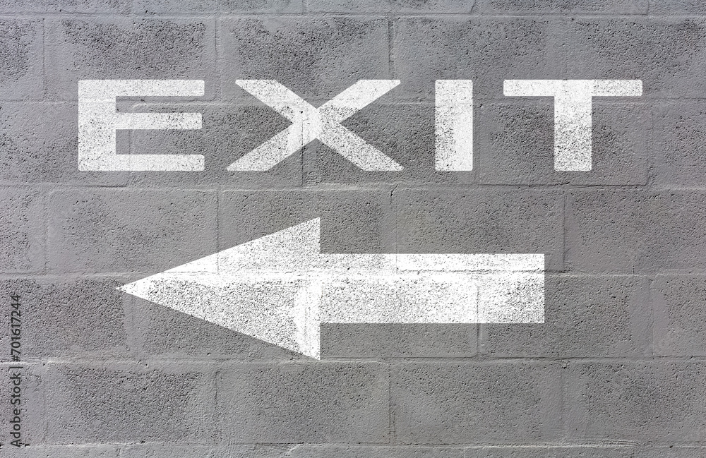 Exit, sortie de parking souterrain, marquage sur mur de parpaings Stock ...