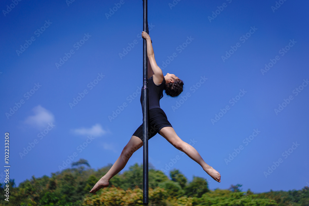 Beautiful Asian girl shows extreme advances by performing pole dance ...
