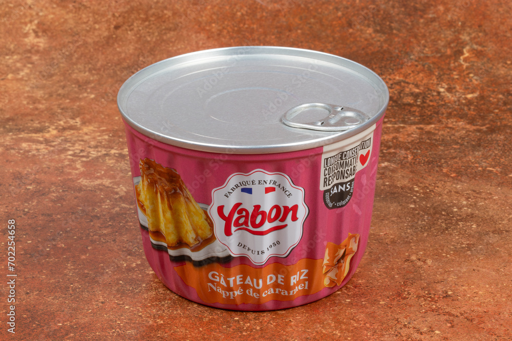 Vaison-la-Romaine, Vaucluse, France - 01122023 : boite de gâteau de riz ...