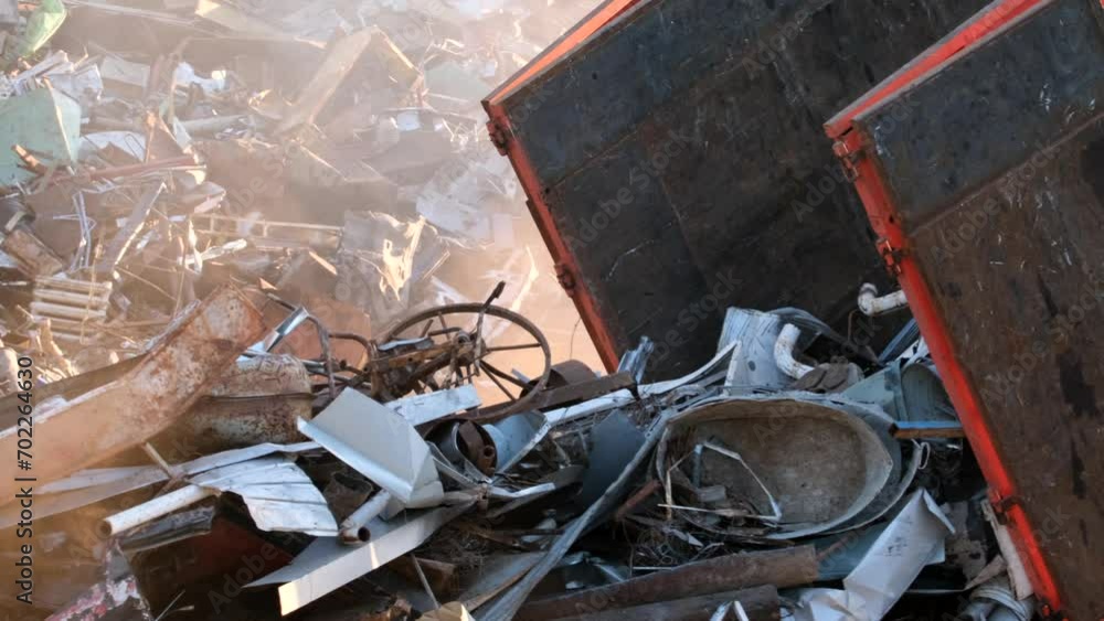 Video „Metal scrap being loaded into a ship for recycling. Recycling ...