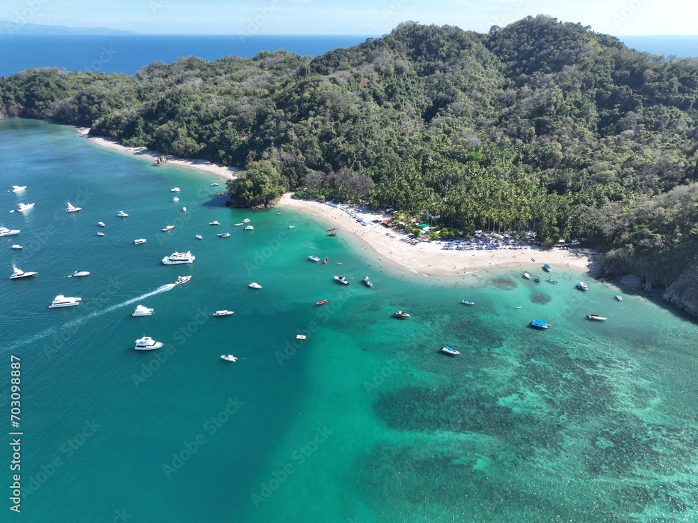 Foto de Tropical Tranquility: Capturing the Serene Beauty of Isla ...