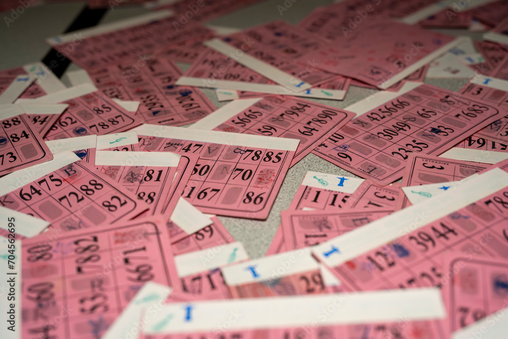 cartons avec des numéros pour jouer au loto Stock Photo | Adobe Stock