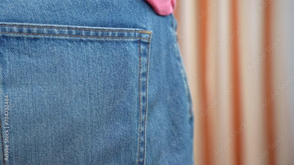 Vidéo Stock Dart, tranquilizer with sleeping pills, dangerous games are ...