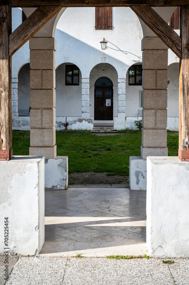 Architecture and art in the ancient fortified village of Valvasone ...