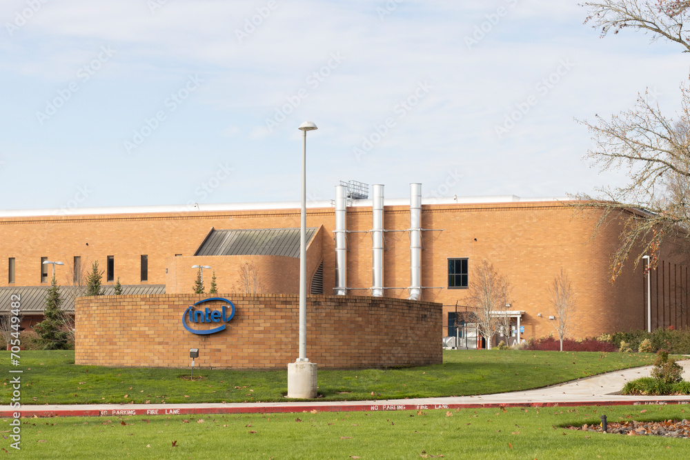 Foto de Aloha, OR, USA - Nov 17, 2022: Exterior view of the Intel Aloha ...