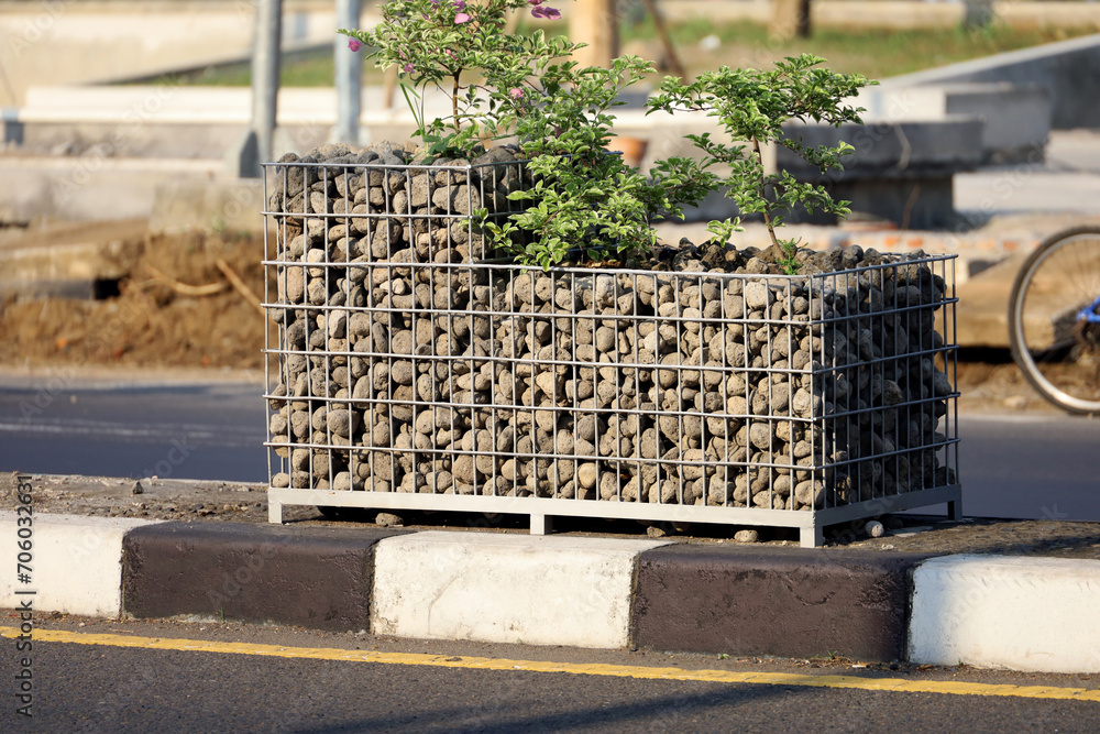 Unique flower pots on the highway for greening roads and city parks ...