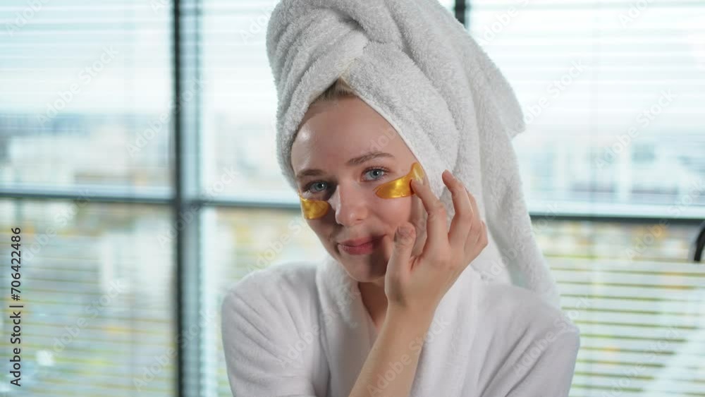 Eye patch beauty treatment. Woman with under eye collagen pads. Girl ...