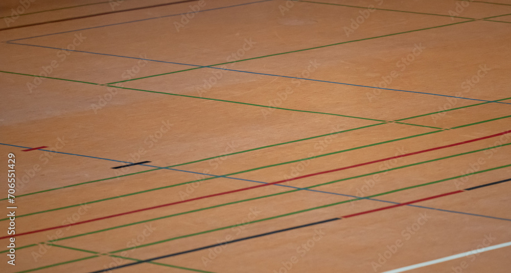 Hallenboden in einer Sporthalle mit diversen Spielfeld Linien Stock ...