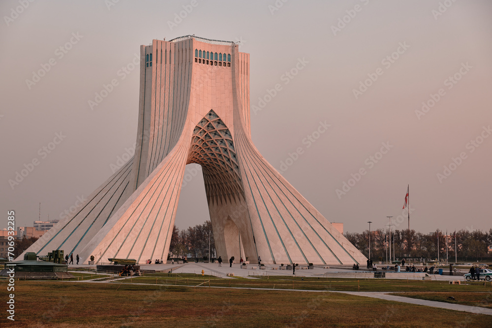 Foto de The Azadi Tower is a symbol of freedom in Iran, the main symbol ...