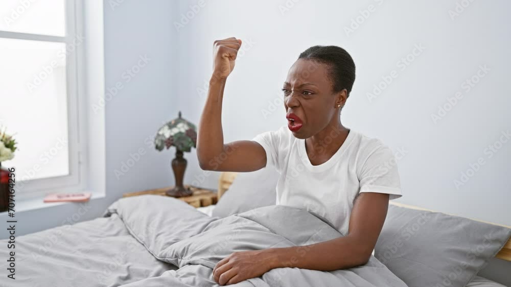 Vidéo Stock Frustrated african american woman, furious and mad, raising ...