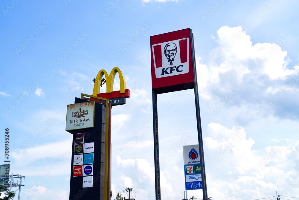 Foto de KFC sign , KFC restaurant logo on facade. Portrait of Colonel ...
