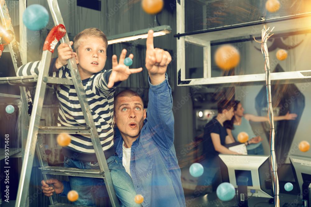 Father and son looking for a way out of the escape room saw a clue to ...