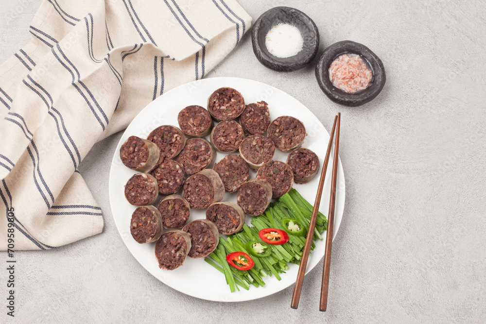 Food made by mixing meat, tofu, eggs, etc. in blood and putting them in ...