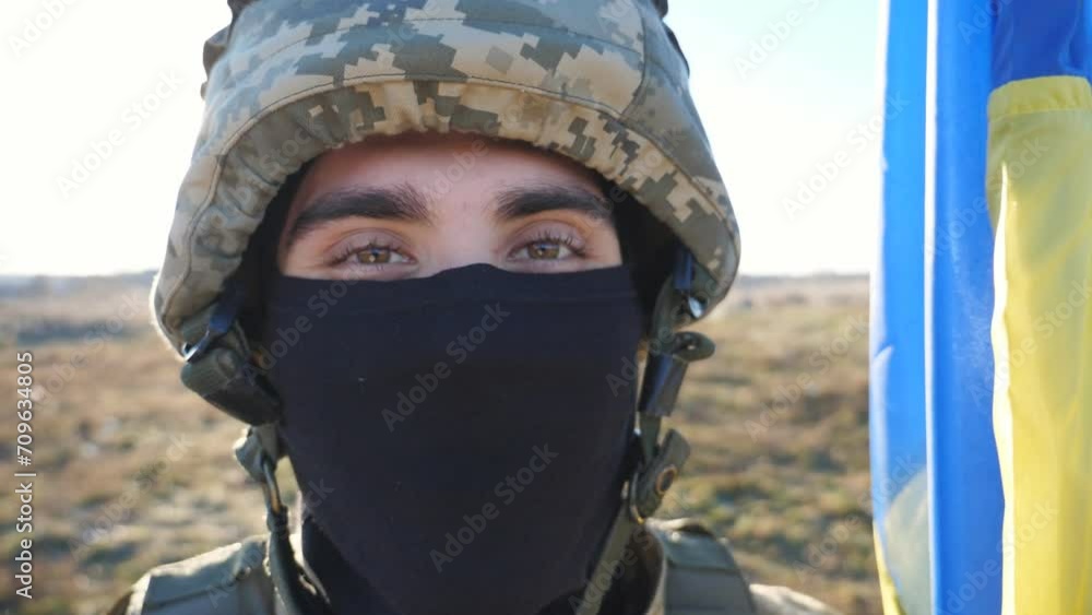 Vidéo Stock Close up brown eyes of male ukrainian army soldier in ...