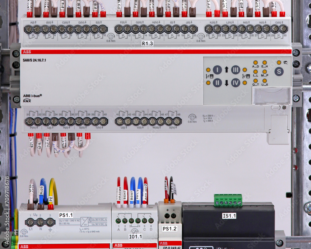 The automation module, controlled via the KNX data bus, is installed in ...