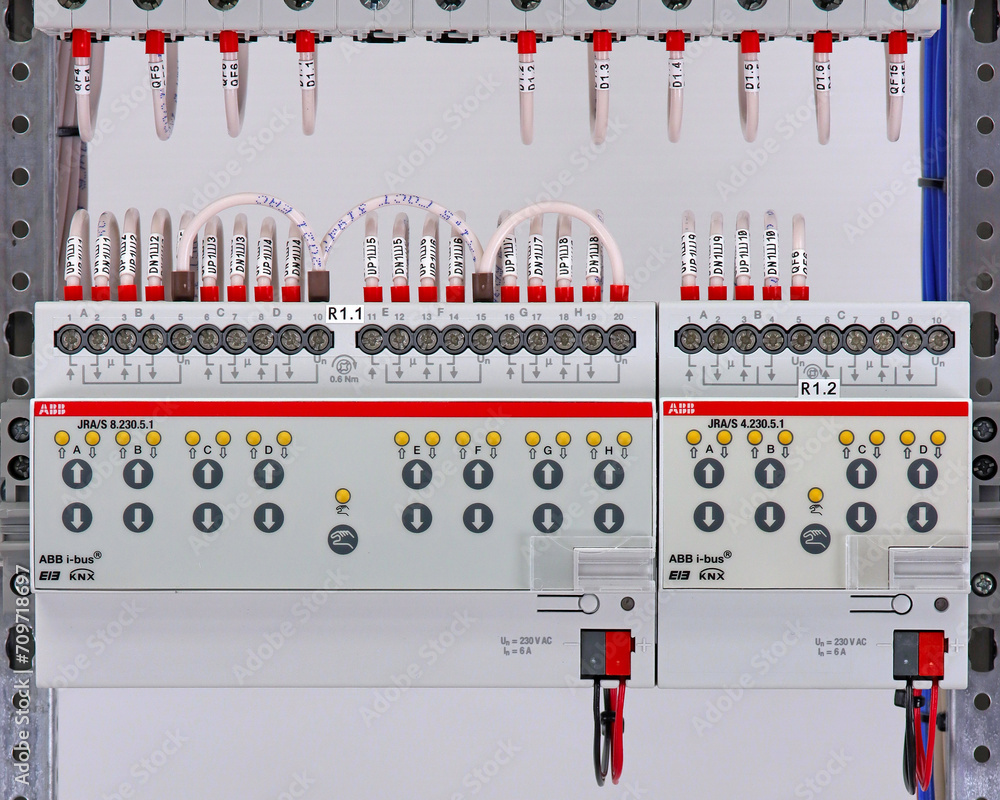 The automation module, controlled via the KNX data bus, is installed in ...