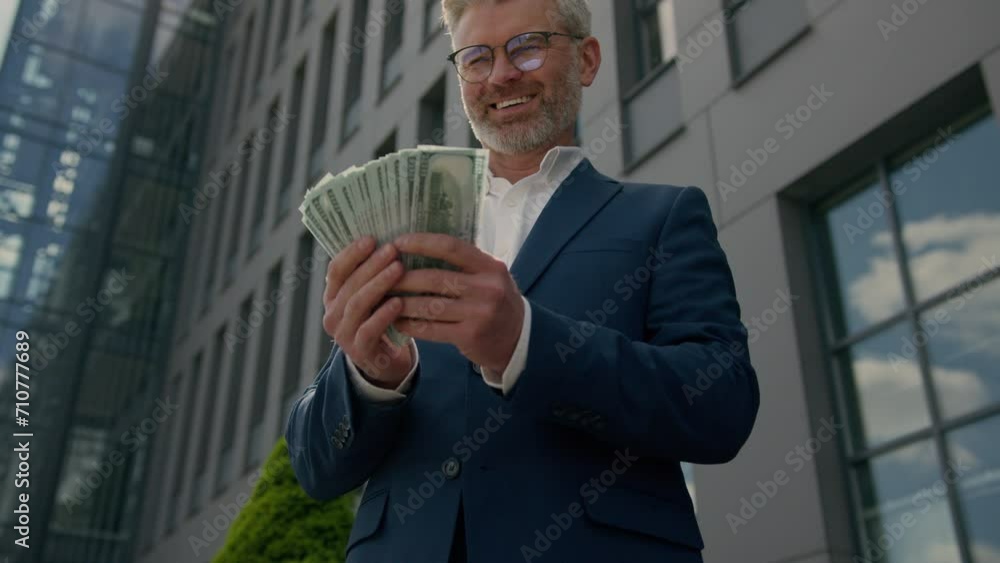 Vidéo Stock Excited lucky winner wealthy happy rich old middle-aged ...