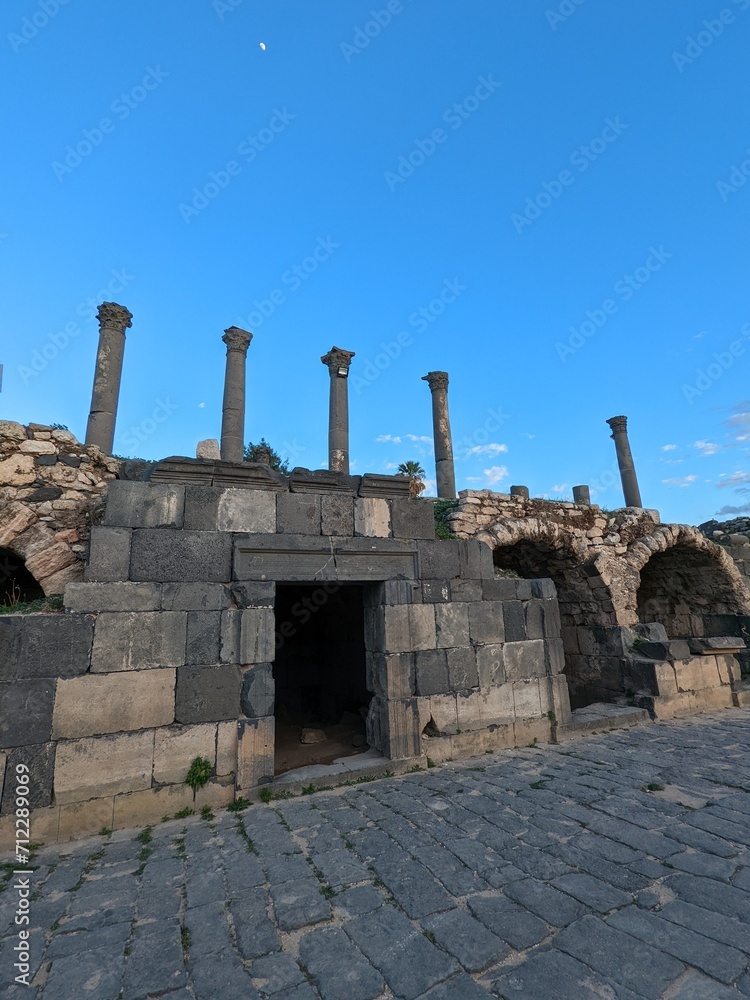 Travelling Jordan.Cultural and natural side of Umm Qais and the ruins ...
