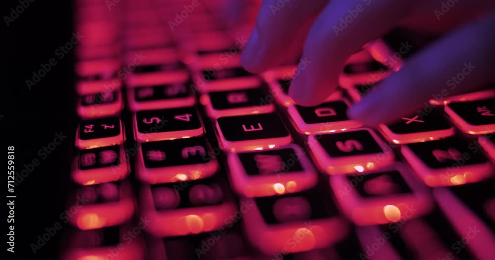 Vidéo Stock Woman Writes Message To Social Network Computer Hacker