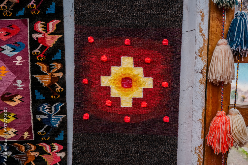 tela de alpaca bebe, tela peruana de cusco con simbolos de cosmovisión ...