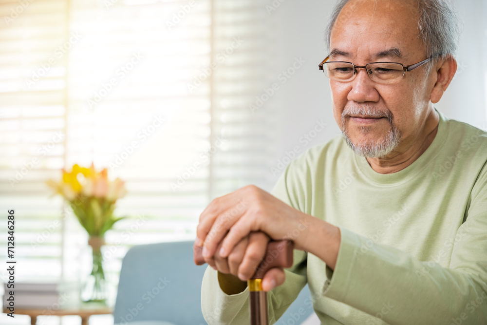 Close up hands of Asian Elderly hand holding handle of cane, senior ...