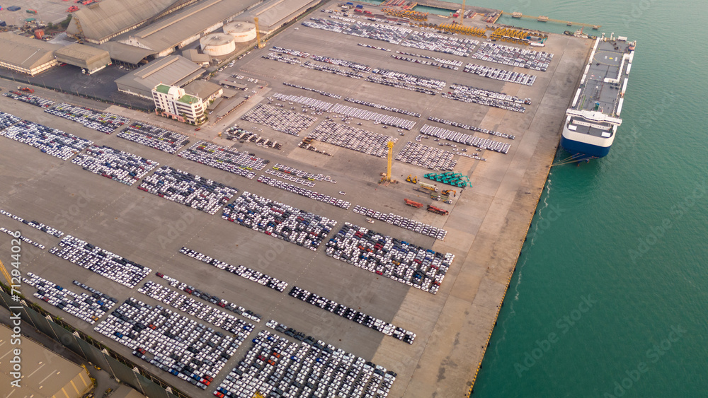 Many new cars running cargo ship, Ro-Ro Ship for import export shipping ...