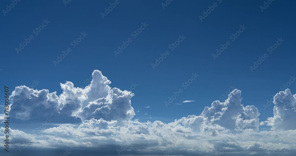 積乱雲(入道雲)の流れの4Kタイムラプス動画 Stock Video | Adobe Stock