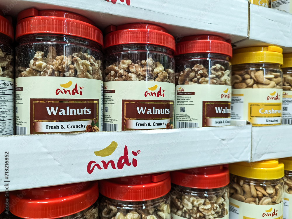 Foto de Jars of Andi fresh and crunchy walnuts and unsalted cashews ...
