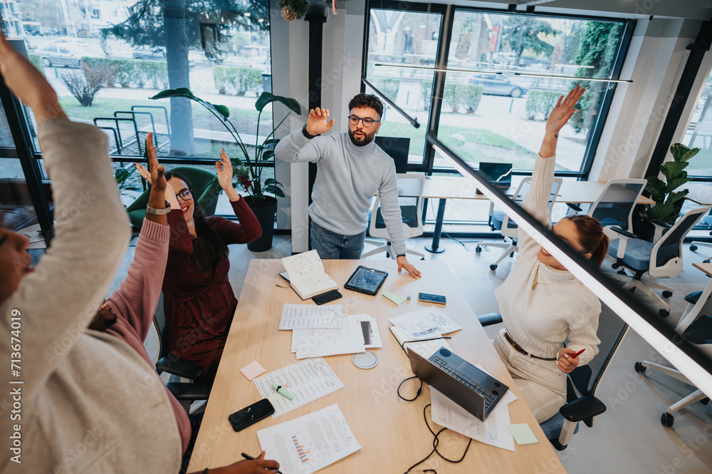 Foto de Multicultural team celebrating finished project in office ...
