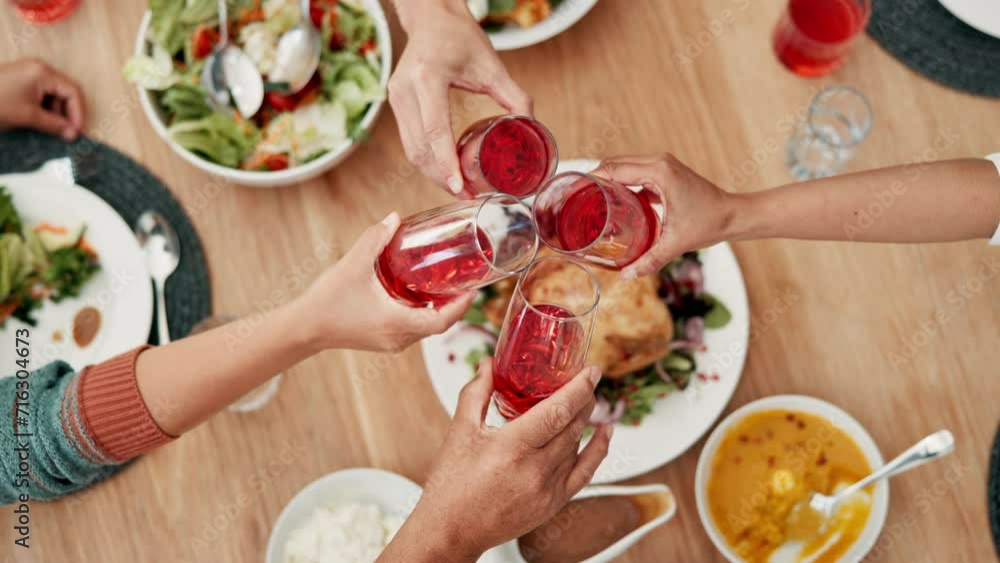 Vidéo Stock Hands, food and toast for thanksgiving with family together ...