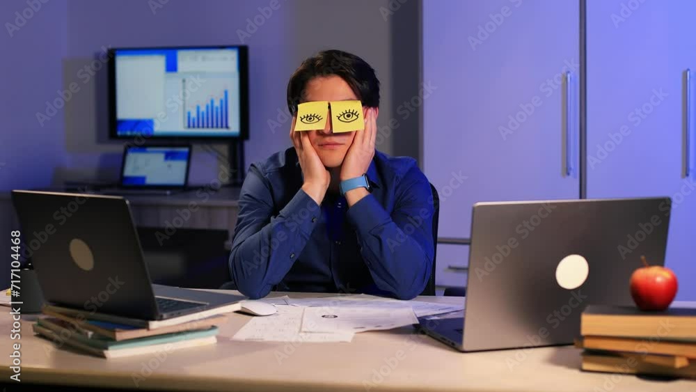 Funny businessman napping at office desk man sleep closed eyes with ...