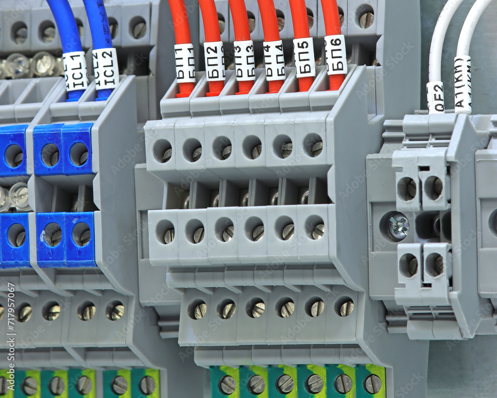 Electrical pass-through terminals for connecting copper mounting wires ...