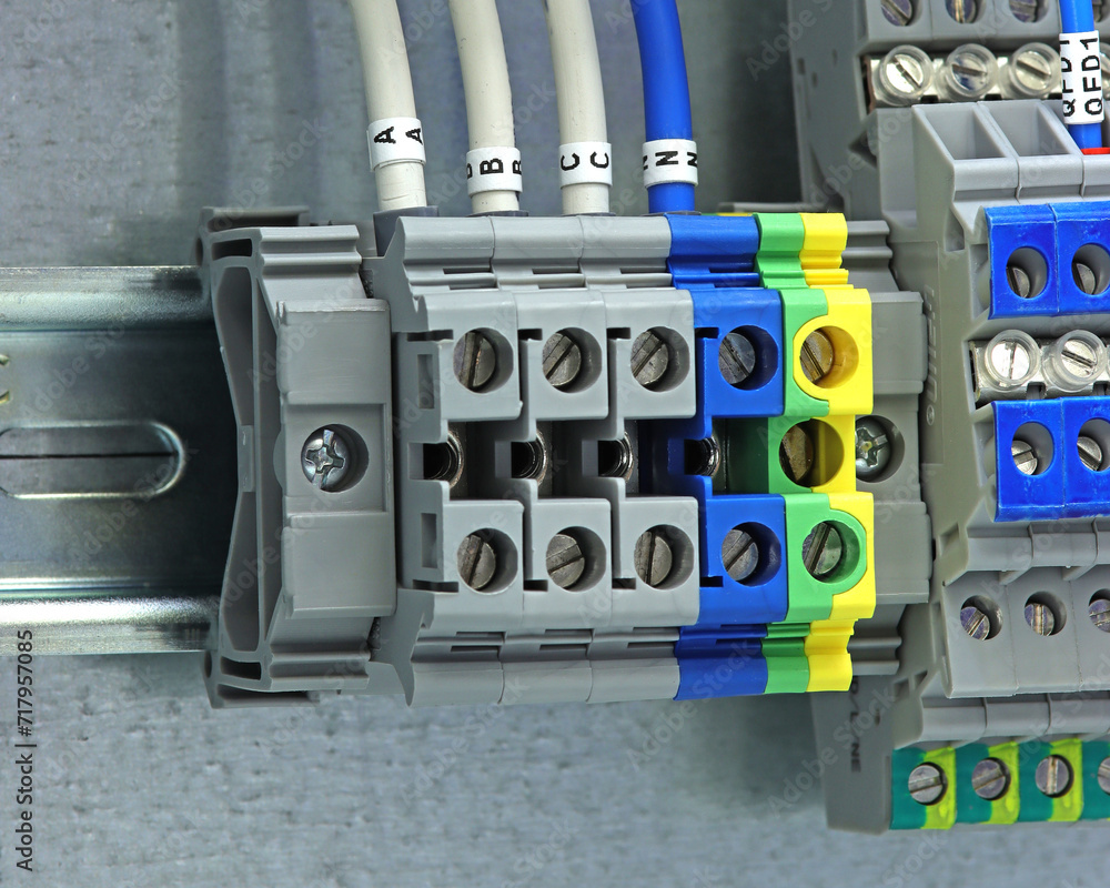 Foto de Electrical pass-through terminals for connecting copper ...