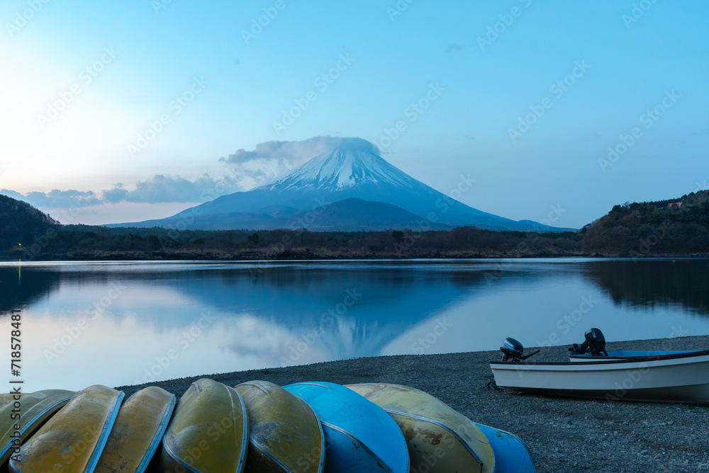 Mount Fuji at twilight after sunset, the World Heritage, view at Lake ...