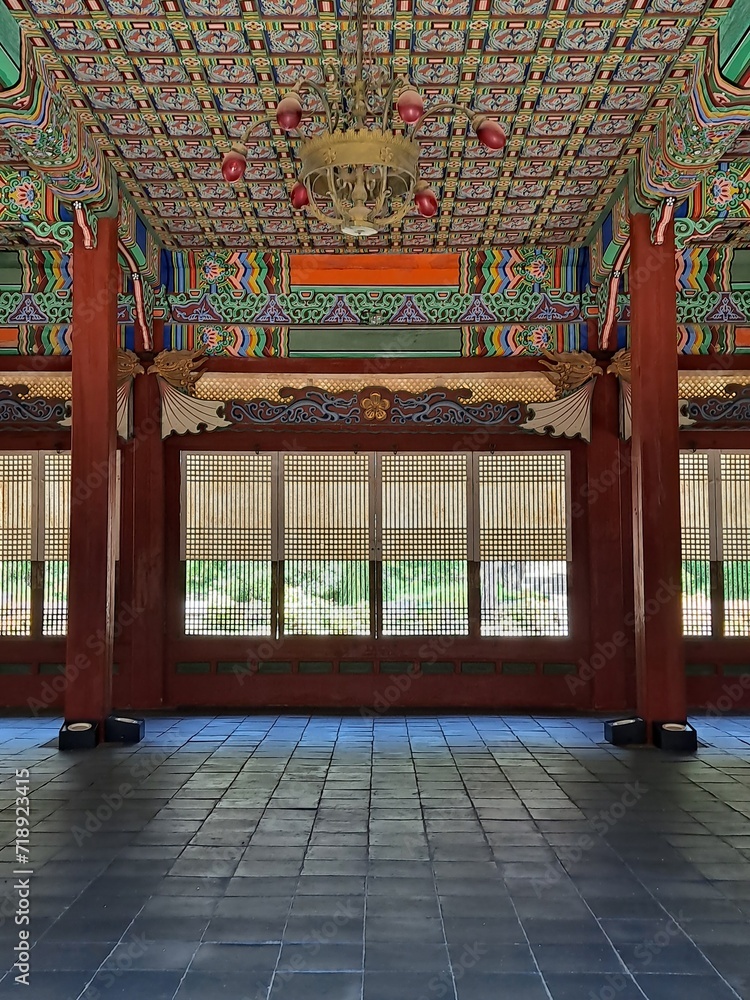 Throne hall of the old Korean palace where state ceremonies were held ...