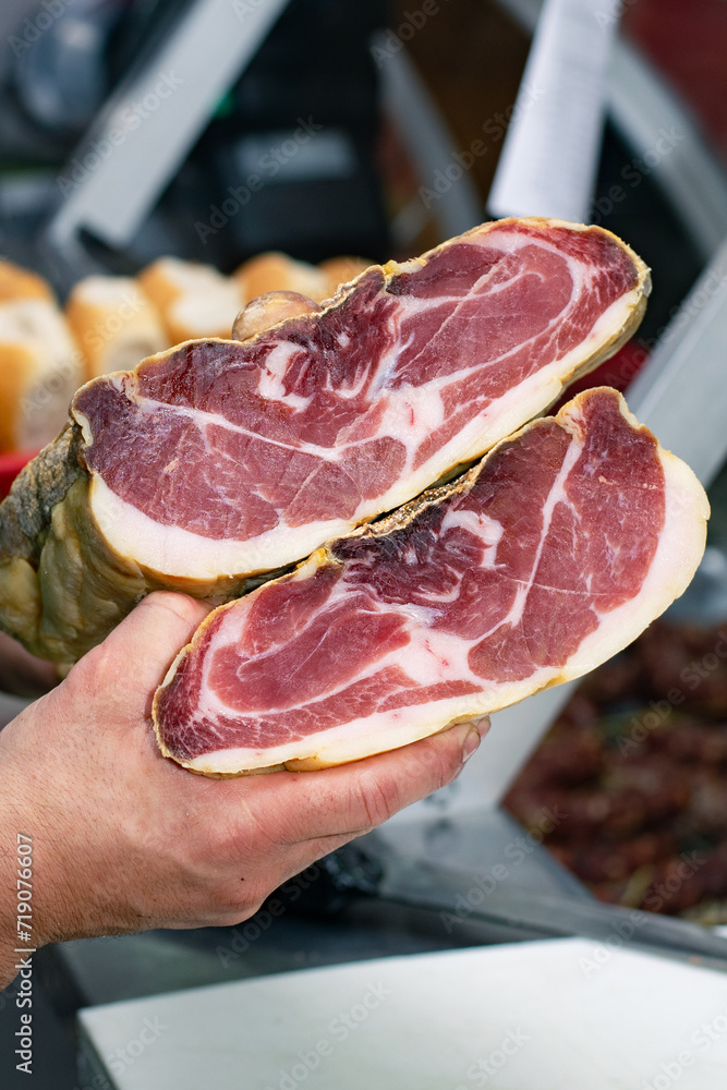 Foto de Placer Gourmet: Jamón Crudo de Alta Calidad, Sumérgete en el ...