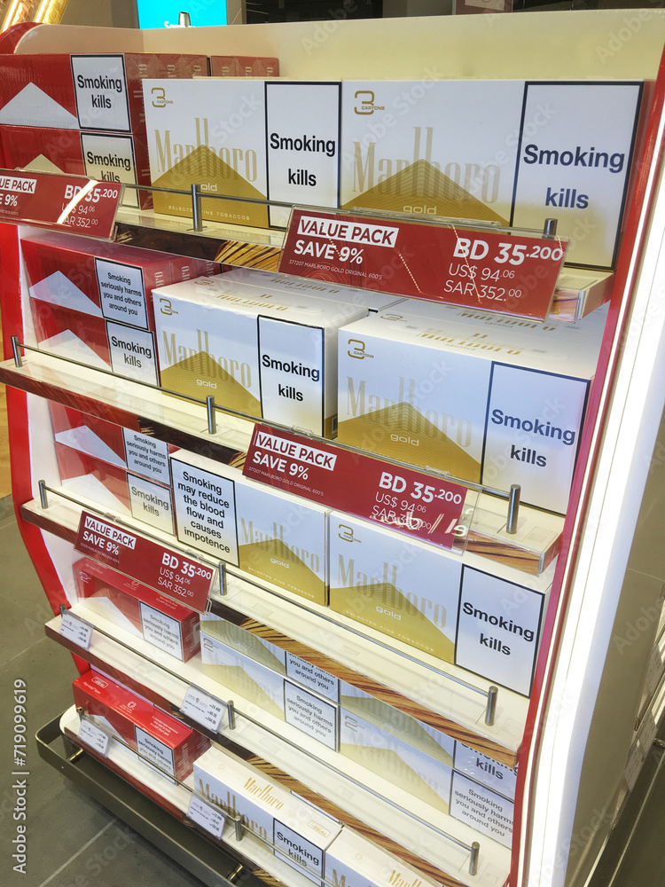 Cigarettes Marlboro at Bahrain airport duty free. Stock-Foto | Adobe Stock