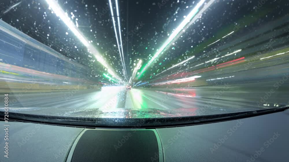 Vidéo Stock Motion timelapse of a speedy night drive in a big city ...