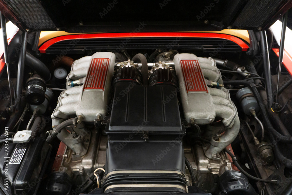 Ferrari Testarossa flat 12 Cylinder engine, full engine bay view - High ...
