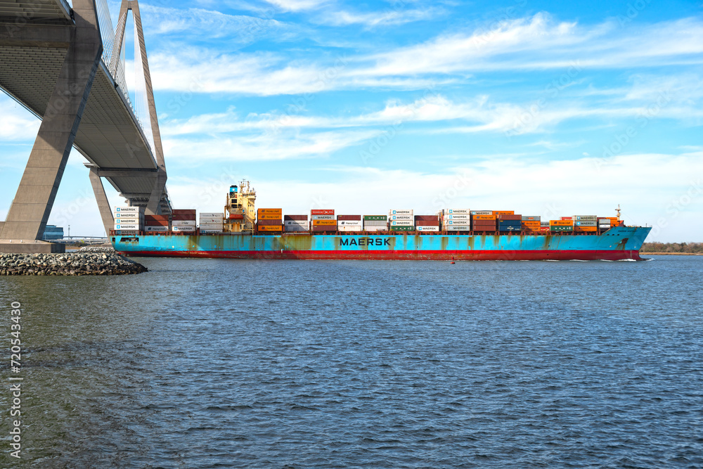 Maersk Kentucky, a container ship, passes under the Ravenel Bridge as ...