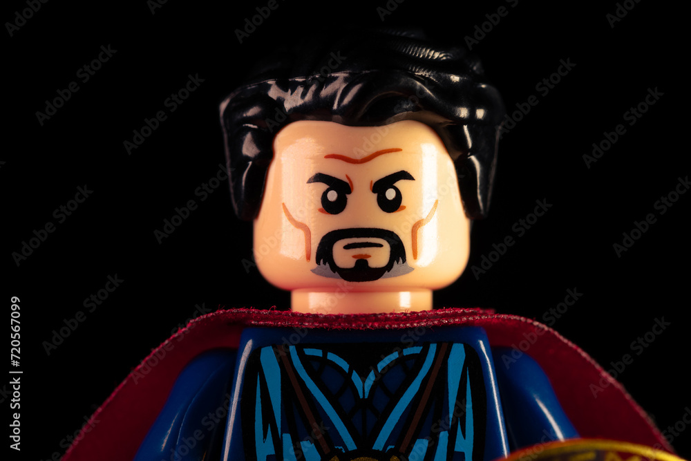 Face of LEGO Marvel's Doctor Strange in a red Cloak of Levitation and ...