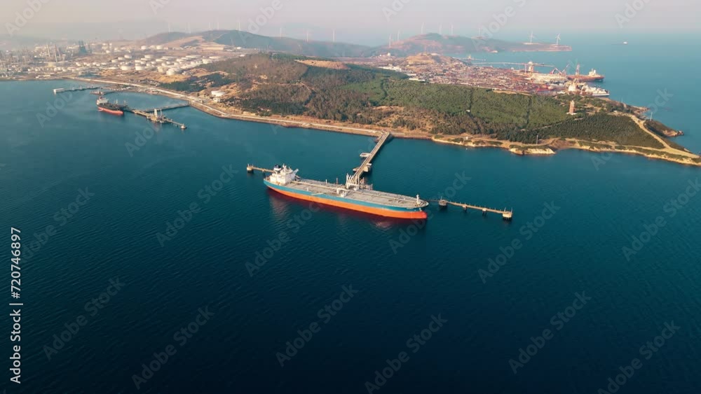 Vidéo Stock Aerial view of crude oil tanker is loading in oil berth ...