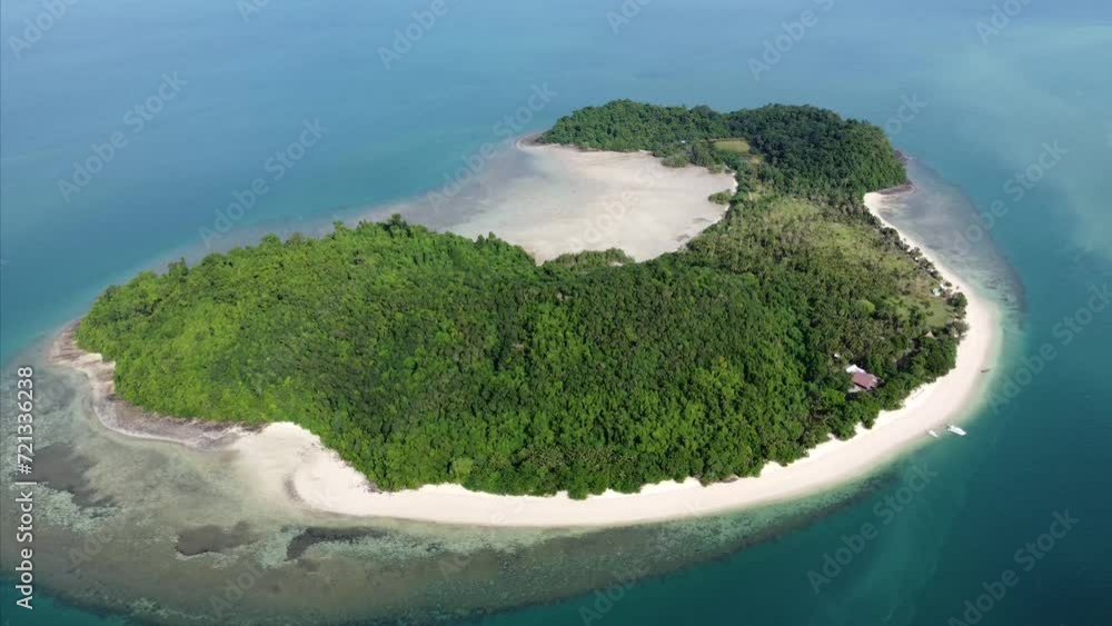 Vidéo Stock Aerial bird view of Koh Rang Yai island located near Phuket ...