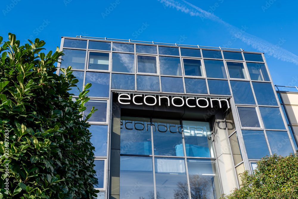 Puteaux, France - 26 janvier 2024: Vue extérieure du bâtiment abritant ...