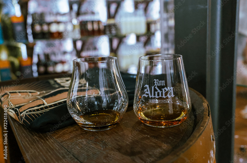 Foto de La Palma, Spain- December 26, 2023: Glasses and bottles for rum ...
