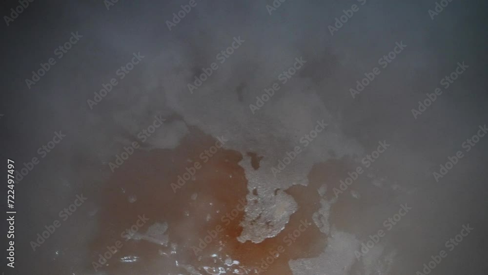 Wideo Stock: Beer in the brewing tank. Huge steel tanks for brewing ... Wideo Stock: Beer in the brewing tank. Huge steel tanks for brewing ...