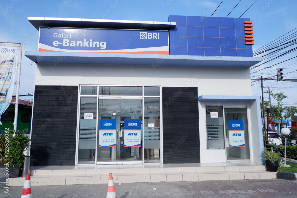 gallery for withdrawing and depositing cash at BRI ATMs or Bank Rakyat ...