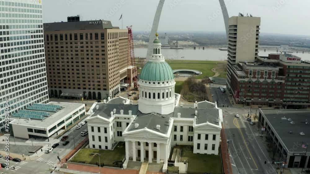 Vidéo Stock Experience the grandeur of St. Louis with a panoramic view ...