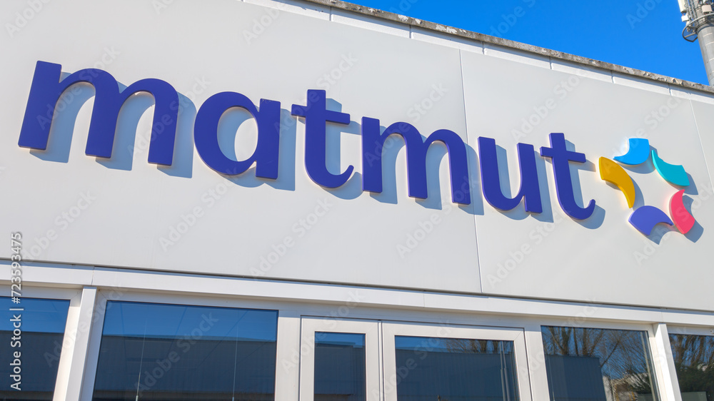 Matmut logo brand chain and text sign front wall facade office store ...