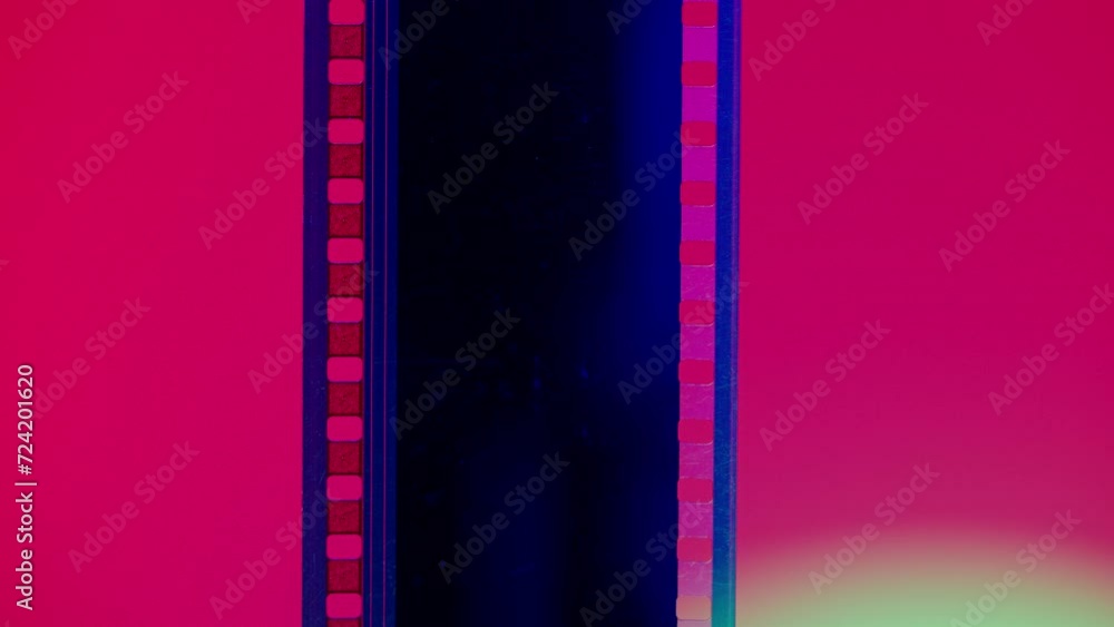 Vidéo Stock Vertical film strip on a pink and green gradient background ...
